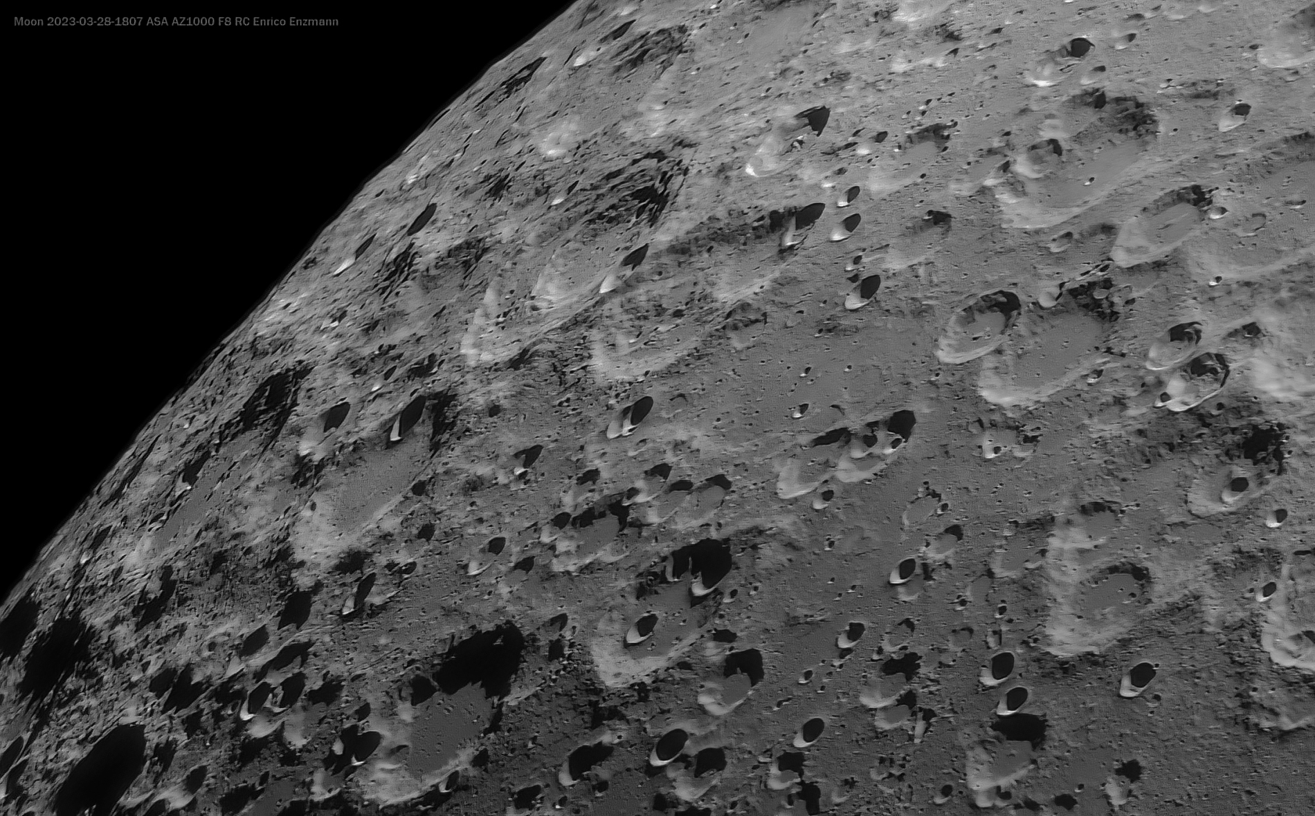 Mond am 28. März 2023 - Spektrum der Wissenschaft
